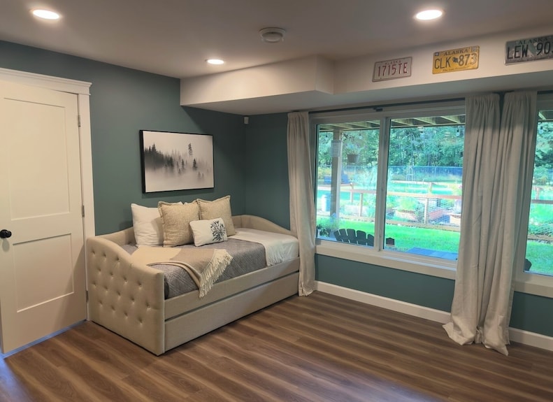 Caribou Lodge ~ Entire Private Home With Hot Tub! - Terrace