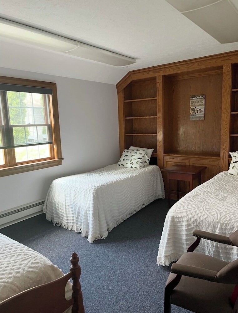 Families, Private Farm, Event Space, Petting Zoo Onsite, Cedar Pt Sports Center - Marblehead, OH