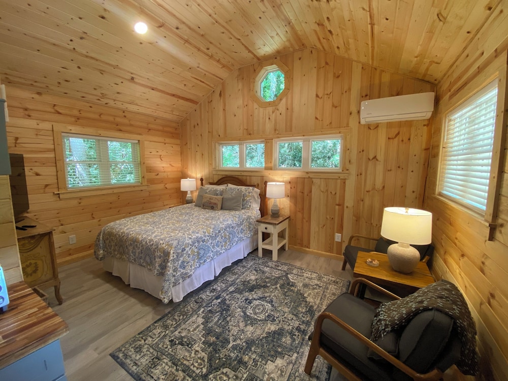 Baby Bear's Den, Tiny Paradise - Highlands, NC