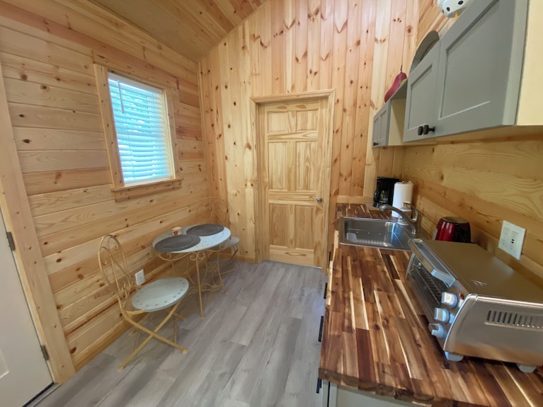 Baby Bear's Den, Tiny Paradise - Highlands, NC