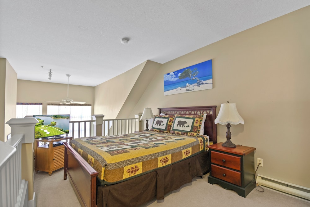 Bright Loft With Courtyard View - 318 - Kelowna