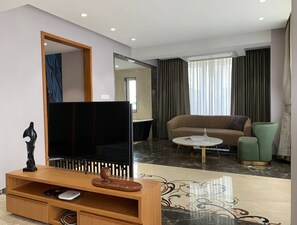 Suíte estúdio | Escrivaninha, quartos à prova de som, Wi-Fi de cortesia