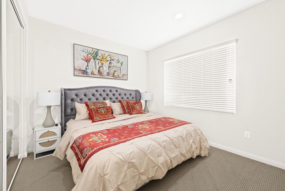 King Beds/4 Tvs/new/comfortable - Moreno Valley, CA