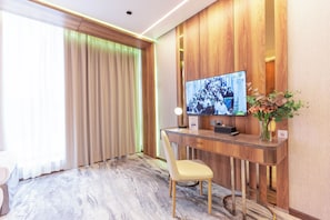 Quarto Quádruplo Júnior, 1 quarto, Vista para a cidade | Sala de estar