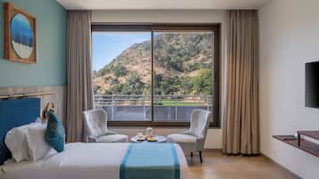 Quarto casal luxo, vista para o pátio | 1 quarto, cofres nos quartos, escrivaninha, quartos à prova de som