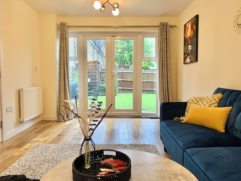 Modern 3 Bedroom House In Reading With Garden & Free Parking - Reading