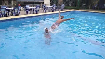 Bar à beira da piscina