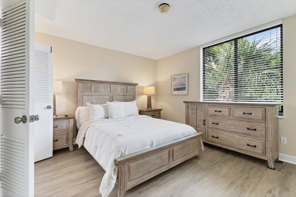 Seaplace G6 306 by FVC - Longboat Key | Vrbo