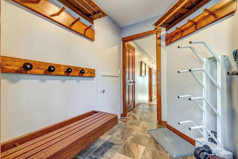 Creekside 2 Bedroom With Incredible Mountain Views - Whistler