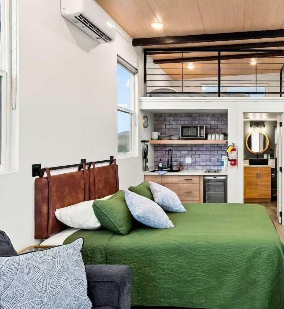 Cindy Glamping Cabin 1 Bedroom / 1 Bath Efficiency - Studio Apartment for Short Stays ...