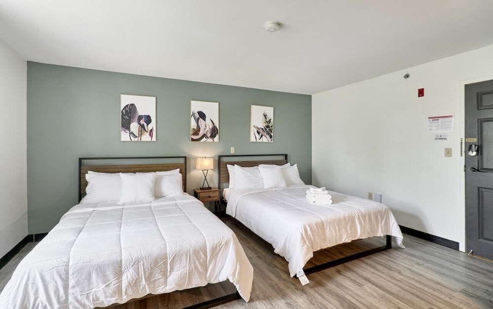 The West End - 2 Queen Beds - Clayton, MO