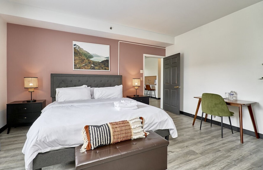 The West End Hotel- 1 Bd Master Suite - St. Louis, MO