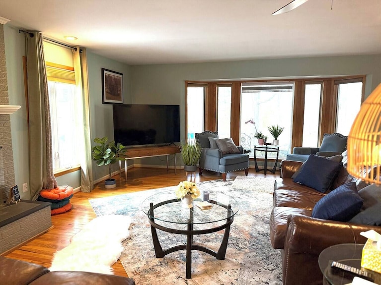 Large Charming Home W/ Pool & Deck ~5 Miles To Umich! - 安娜堡