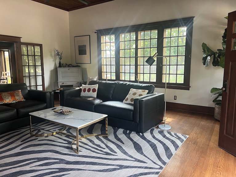 Historical Home W Gardens In Unique North Lawrence. Across From Train Depot - Lawrence, KS