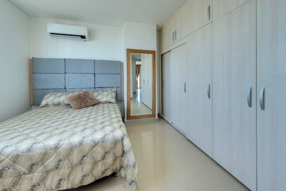 Luxury Airport Condo 7 Bd 5 Ba W/ Rooftop Pool - Cartagena de Indias