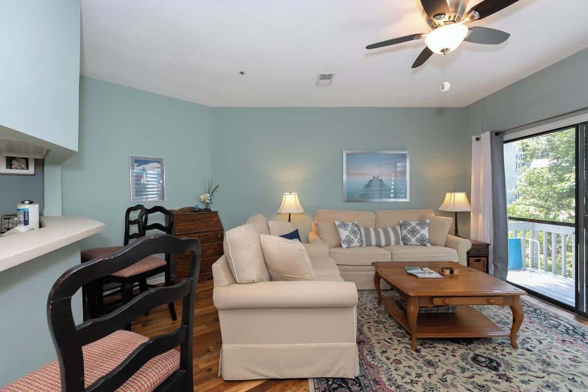 Pet Friendly Beach Life Villa  2 Bed 2 & One Half Baths - Hilton Head Island, SC