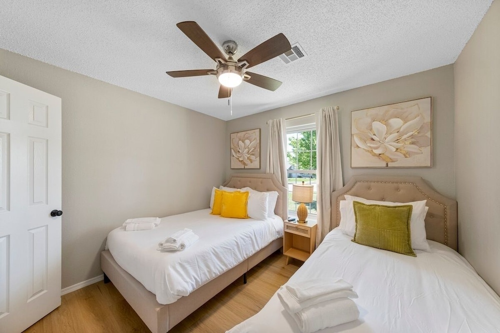 Stunning Broken Arrow Remodel - Broken Arrow | Vrbo