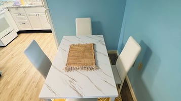 Apartamento luxo | Cozinha privada | Frigobar, micro-ondas