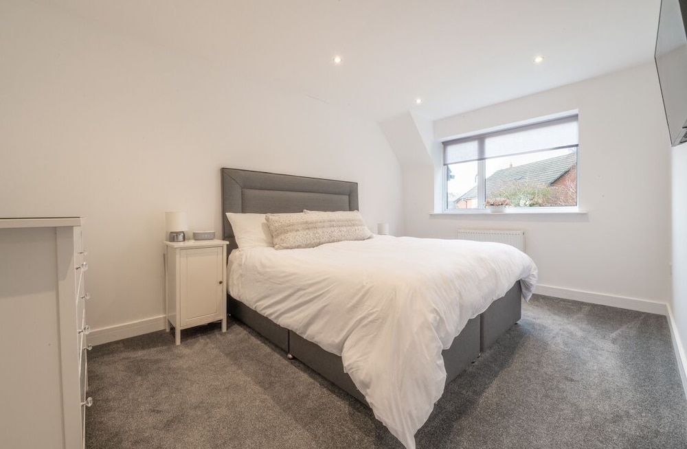 Delightful Newly Built 4-bedroom Detached House - Southampton Airport (SOU)