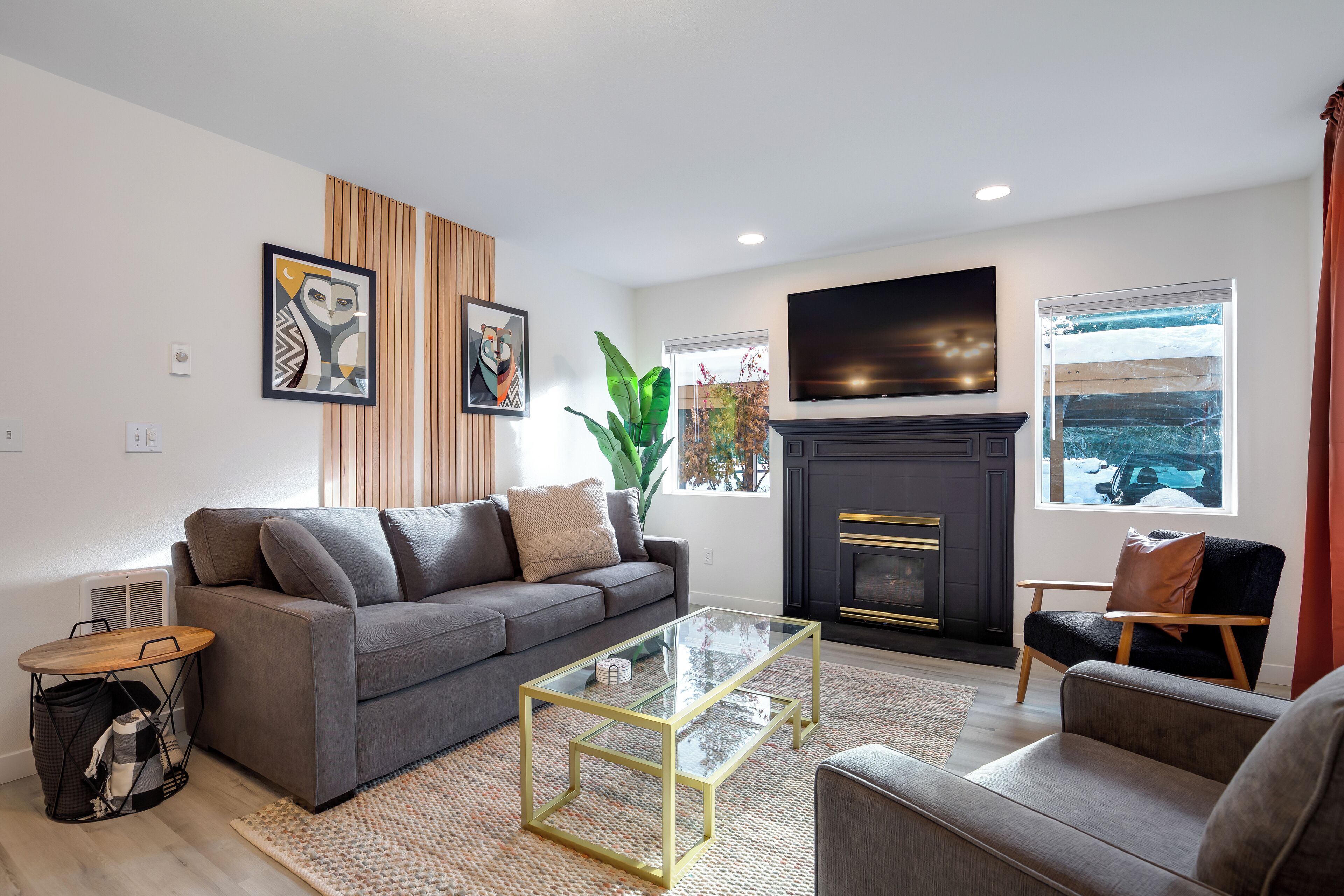 Charming And Sleek, First Floor, Great Location!  Stocked Kitchen And Fireplace. - Leavenworth, WA