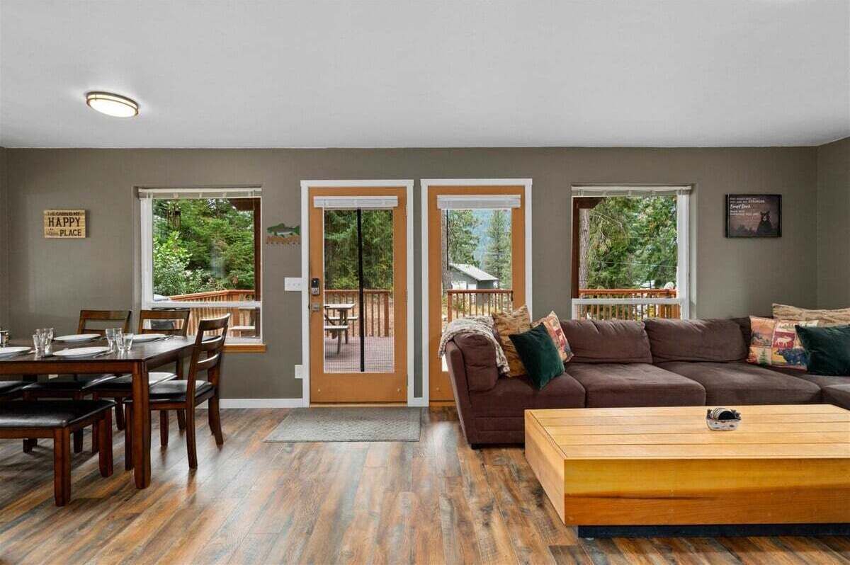 Lake View Hideout  A Haven Near The Lake - Lake Chelan, WA