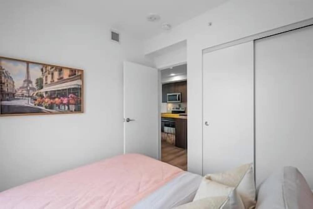 "Pink Lemon" 2br |Mins To Saddledome|rooftop Patio - Calgary