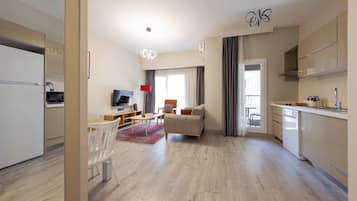 Apartamento Standard, várias camas, não fumadores, kitchenette (with Sofabed) | Cofre no quarto, secretária