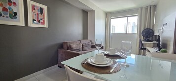 Apartamento | Área de estar | TV