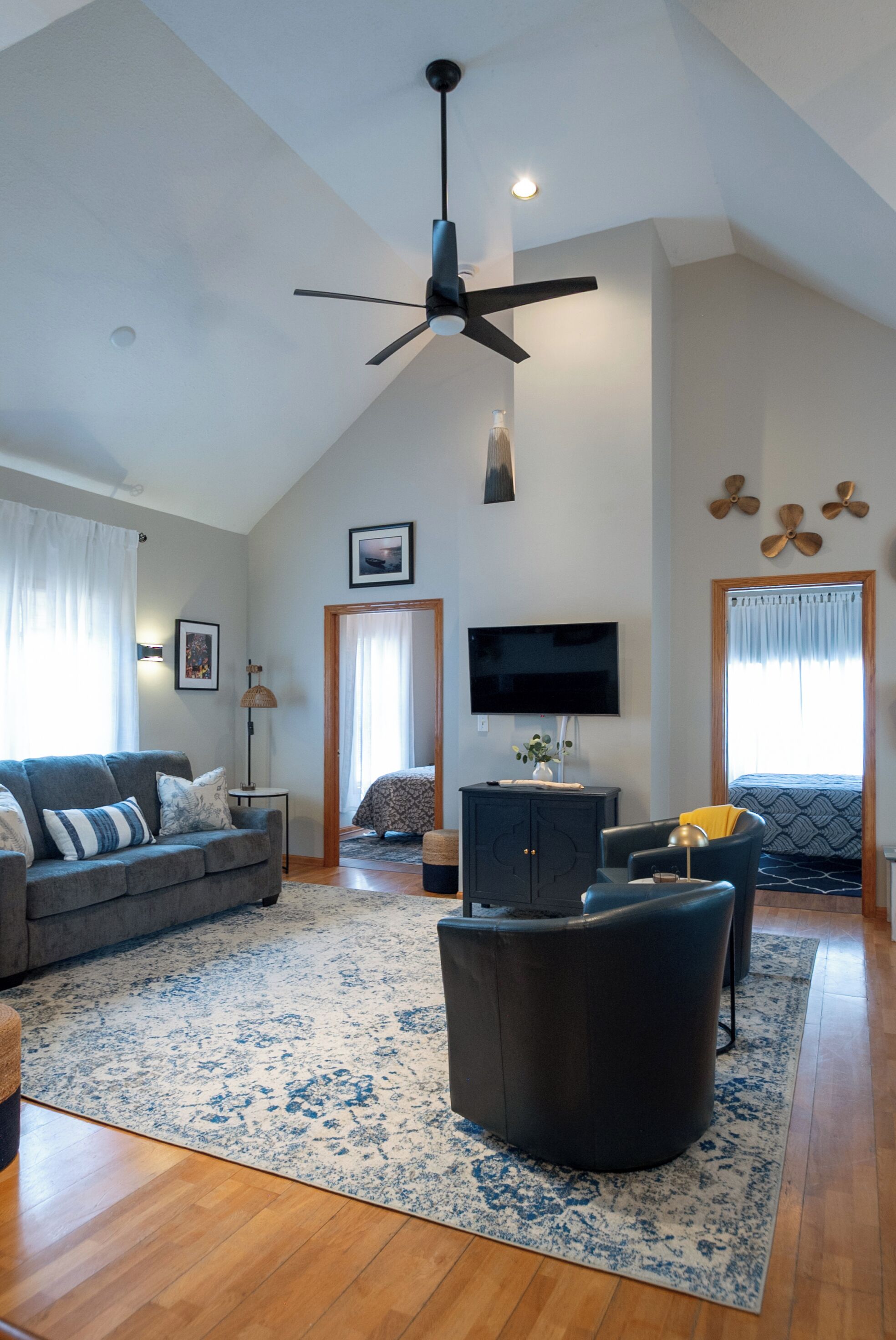 Family & Business Travel Ready- North Beach Bungalow!  Minutes To Everything! - Racine Zoo, Racine