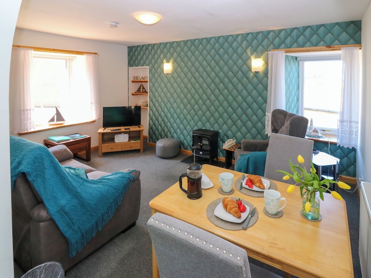 Jade Cottage, Pet Friendly, Character Holiday Cottage In Macduff - Aberdeenshire
