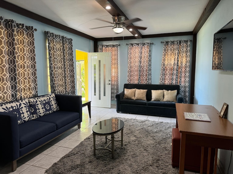 8br, 3ba Compound In Cataño Area - Bayamón