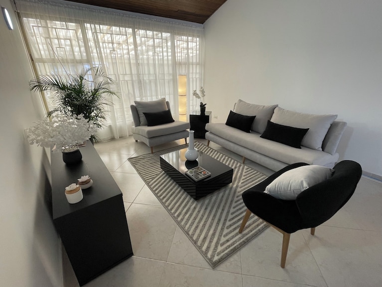 Your Second Townhome Close To The Airport. 3-bedroom With Wifi In Bogotá - Soacha