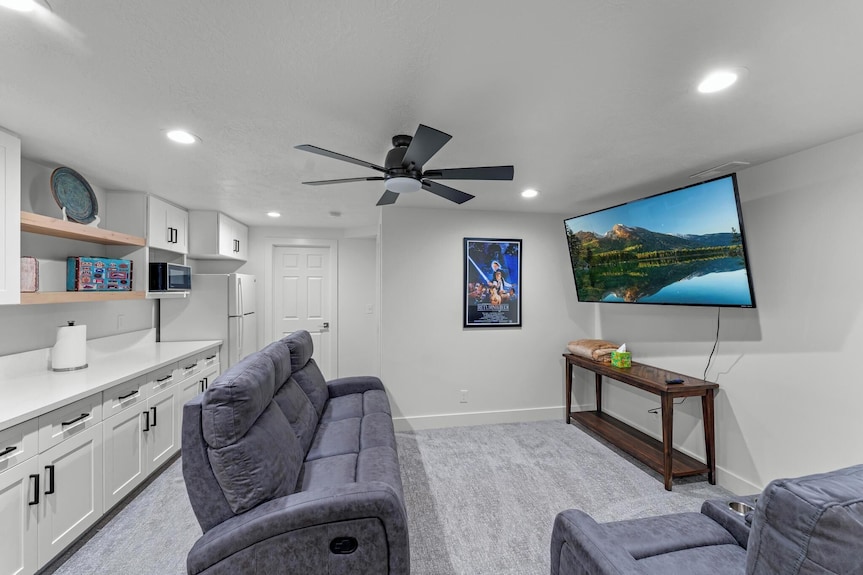 Luxurious 5-bedroom Retreat W Ac And Wifi In South Ogden. Hot Tub Plus Ev Chgr - Ogden, UT