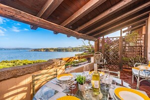 Apartamento Familiar, 3 quartos, 2 casas de banho (Punta Volpe Home With Pool) | Refeições ao ar livre