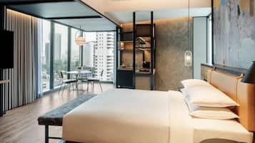 Suite, 1 cama king-size | 1 quarto, roupa hipoalergénica, minibar, cofre no quarto