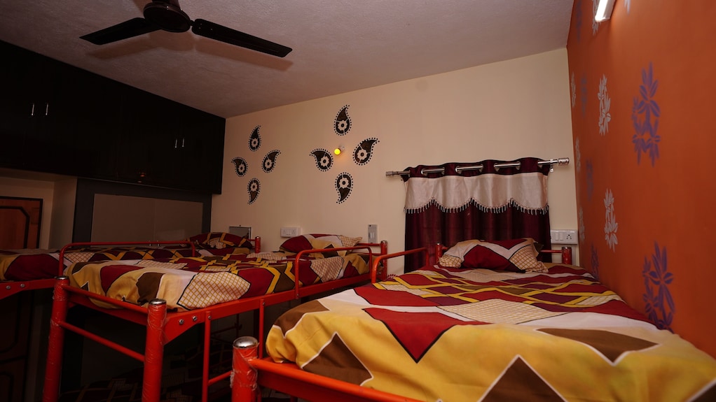 Spacious Bedrooms Pg House In Wonderful Chennai With Ac, Fitness Room, Wifi - Chennai