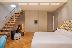 Cofre no quarto, secretária 