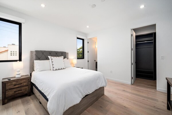 Penmar Modern - Modern Architectural Home In The Heart Of Venice - Venice Beach, Los Angeles, CA