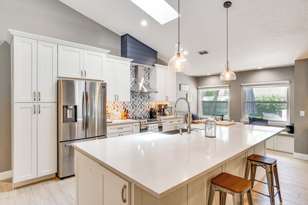 Screened Lanai + Fenced Yard: Luxe Orlando Home - Orlando, FL