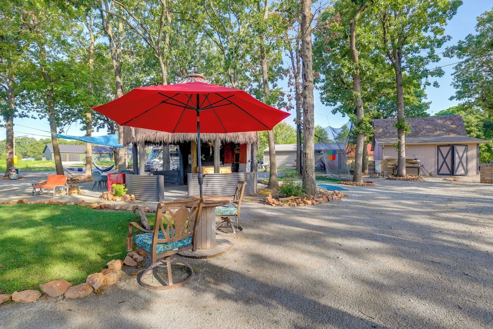 Private Hot Tub: Grove Cabin Near Grand Lake - Grove, OK