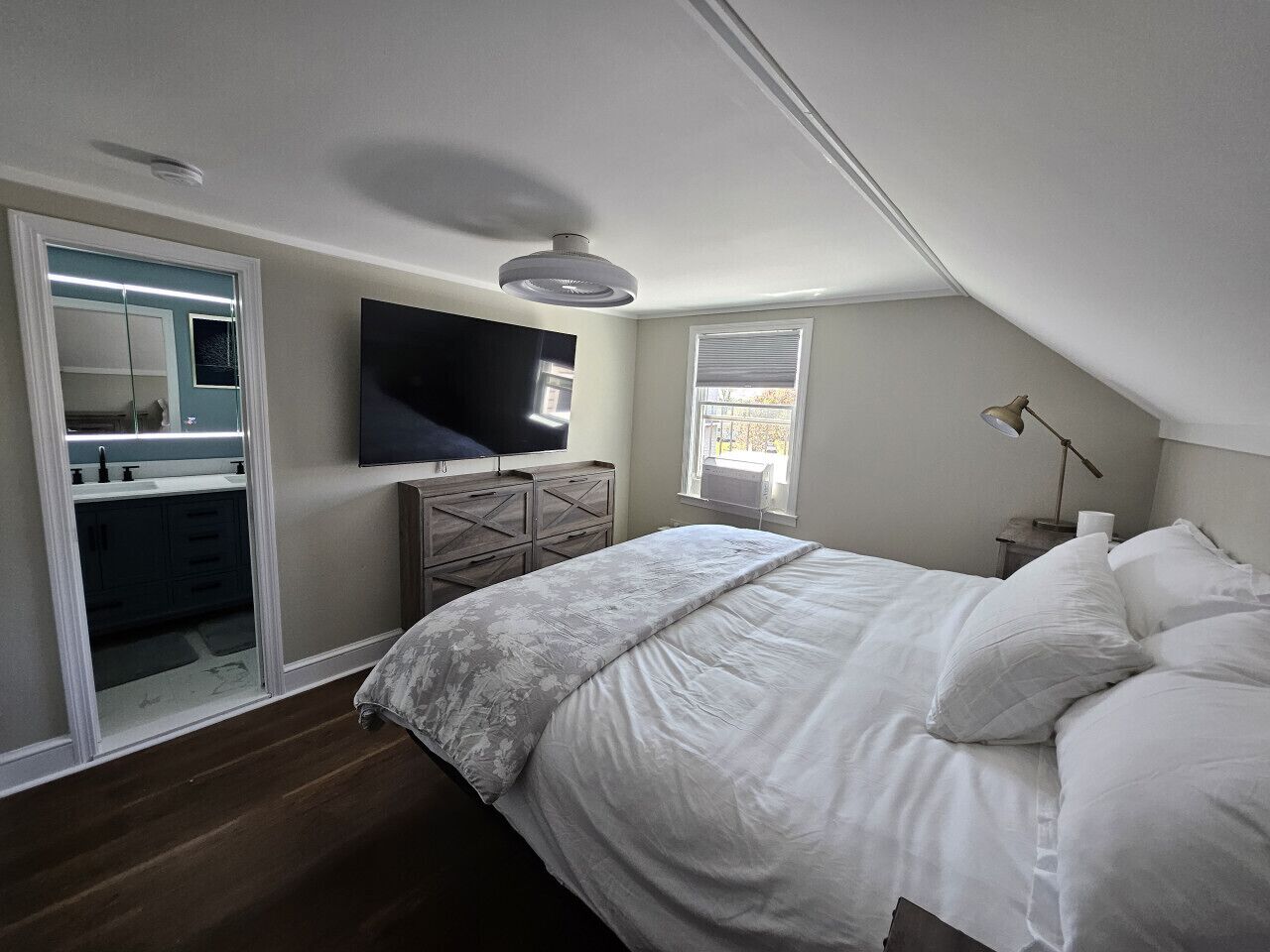 Middletown Modern Townhouse - Tiverton, RI