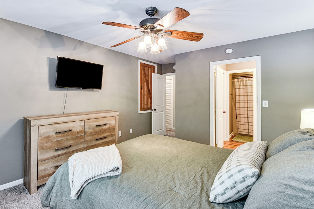 Marina Villa Condo At Lake Keowee W/ Fireplace - Walhalla, SC
