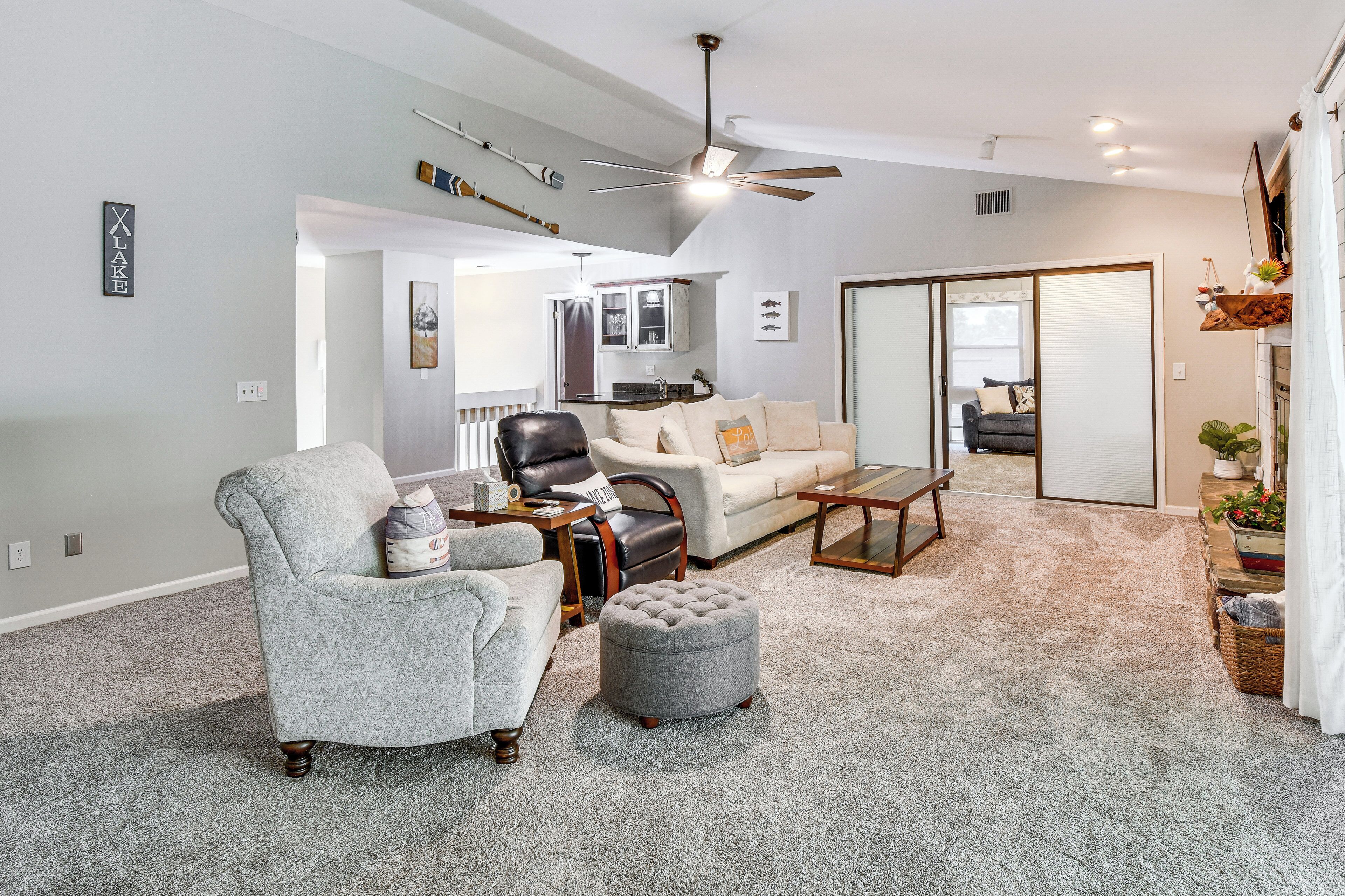 Marina Villa Condo At Lake Keowee W/ Fireplace - Lake Keowee, SC