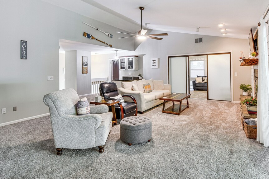 Marina Villa Condo At Lake Keowee W/ Fireplace - Lake Keowee, SC