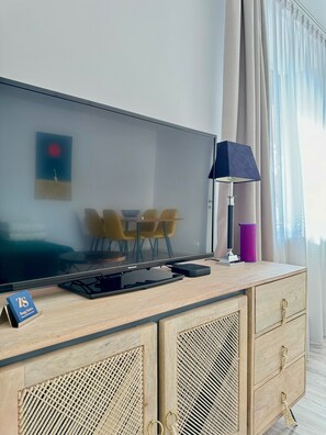 Apartamento Comfort em Condomínio Fechado, vista para a montanha | Sala de estar