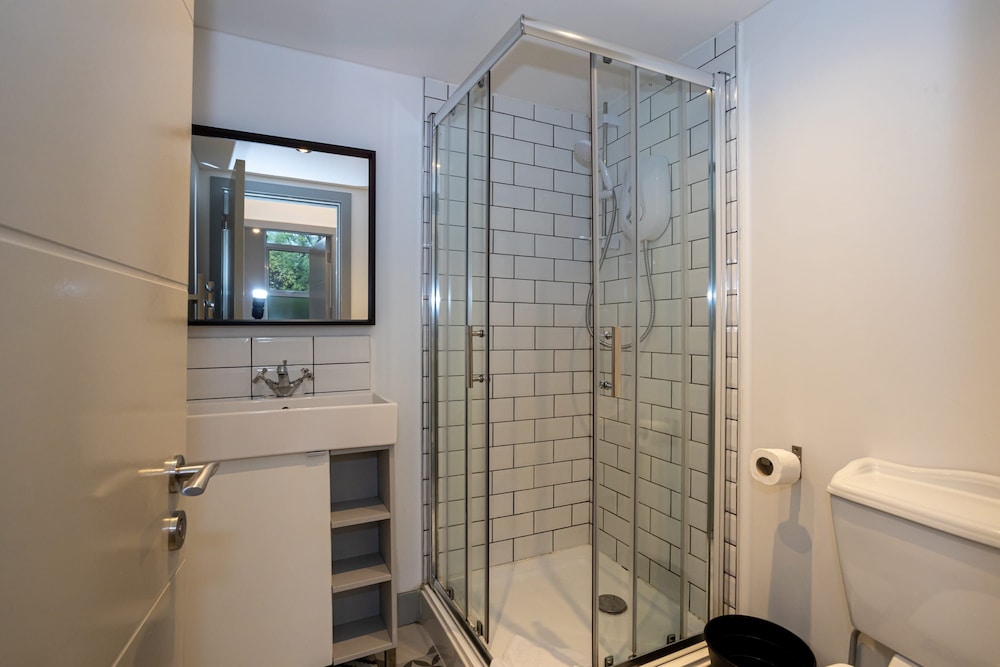 Spacious, Apartment Close To Manchester City Centre By Pillo Rooms - Salford