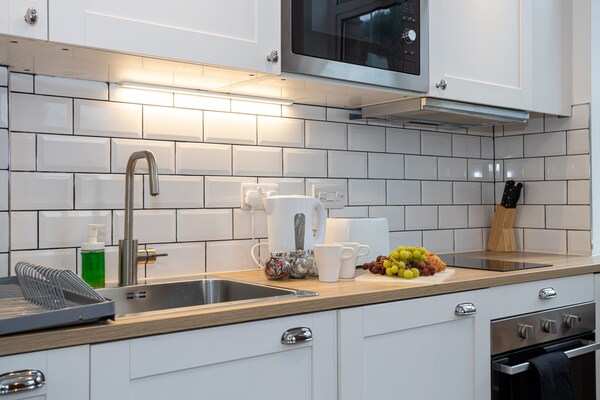 Spacious, Apartment Close To Manchester City Centre By Pillo Rooms - Manchester