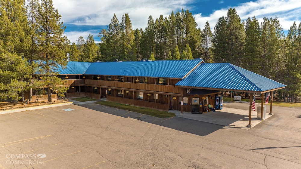 Willamette Pass Inn - Odell Lake, OR