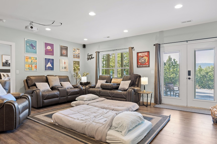 Chatt Vistas|4bdr-2units|theater|hot Tub|sleeps15+ - Lookout Mountain, GA