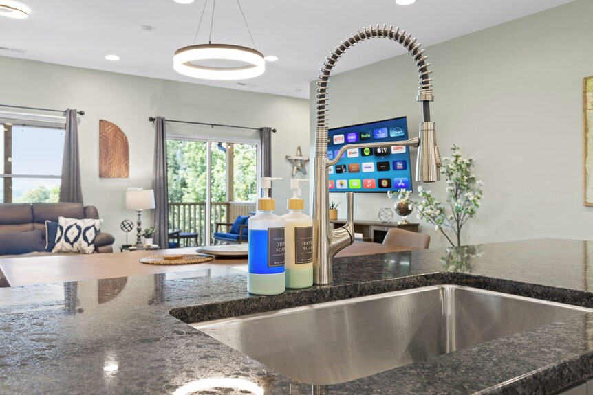 Chatt Vistas-2bd2ba-views Of Lookout-patio-5min2tn-sleeps6+ - Lookout Mountain, TN